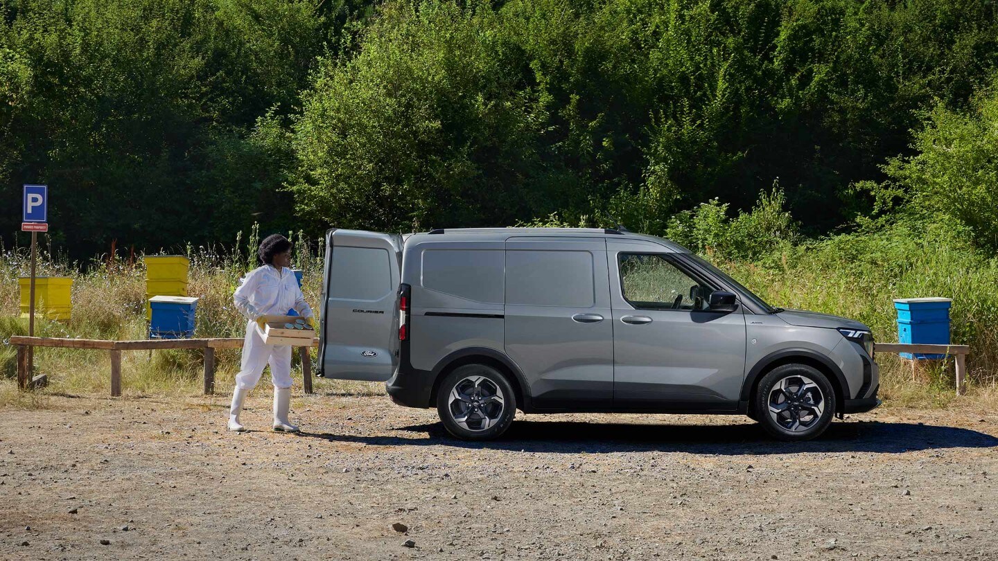 Der neue Ford Transit Courier und E-Transit Courier | Ford AT Der neue Ford Transit Courier und E-Transit Courier | Ford AT